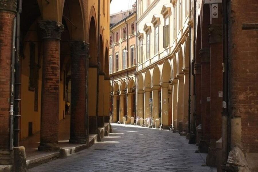 Bologna : Highlights & Hidden Gems Private Walking Tour - Who Should Consider This Tour?