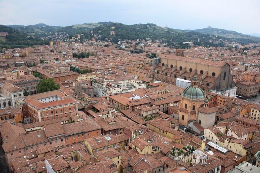 Bologna: Historical Highlights Walking Tour with Local Guide - An Authentic Introduction to Bolognas Heart