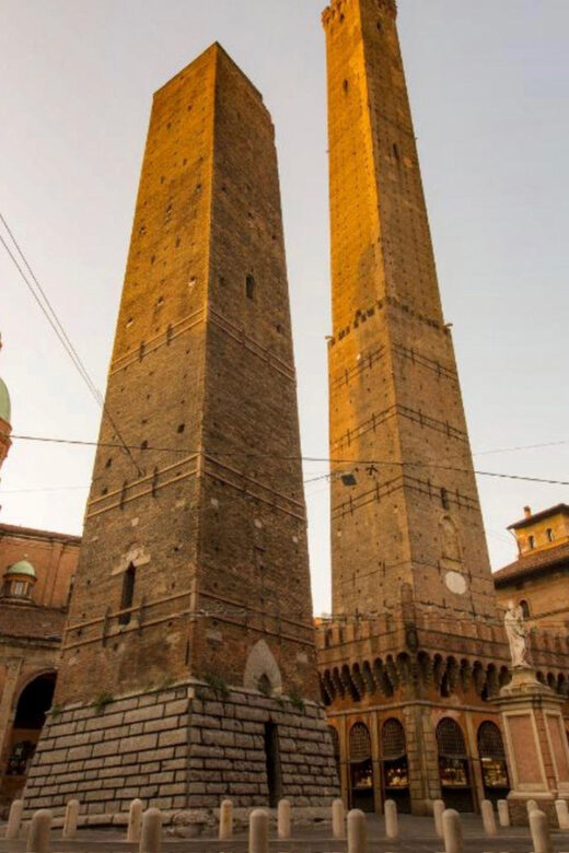 Bologna: Tour with tasting of food and wines - The Atmosphere: From Street Food to MOVIDA