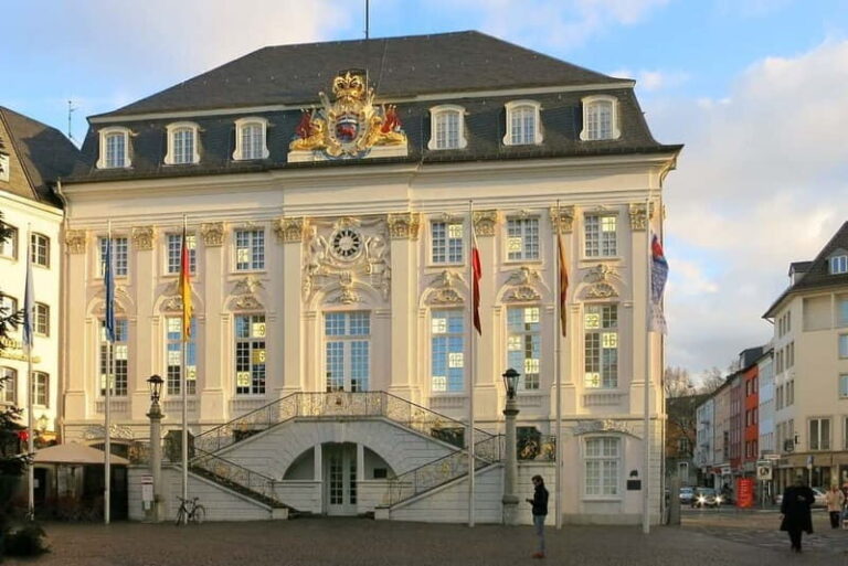 Bonn: Private Christmas Market Tour - The Windeckstrasse Decorations