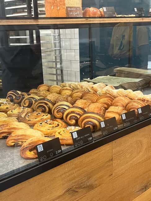 Bordeaux: Early Bird Small-Group Tour with Coffee & Pastry - Exploring Bordeaux’s Neighborhoods