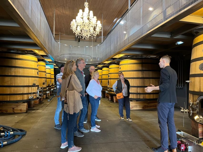 Bordeaux: Saint-Émilion wine tour in a small group - Transportation and Group Size