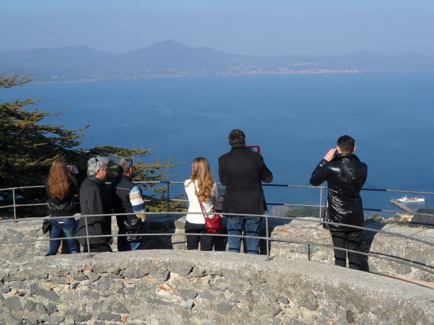 Bracciano: Odescalchi-Orsini ancient Castle Tour with Lunch - Walking through Braccianos Historic Center