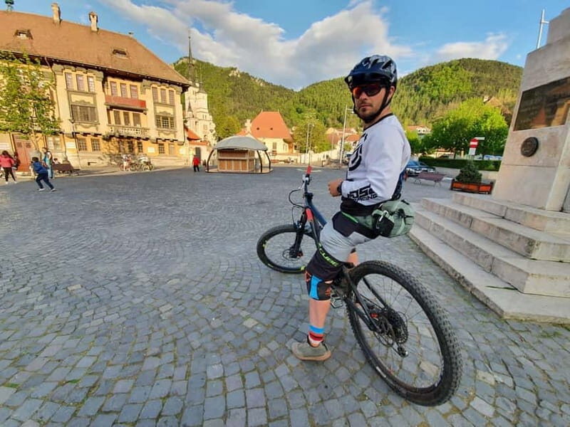 Braov Bike Exploration: Scenic Routes & Local Flavors - Exploring Braov’s Historic Core