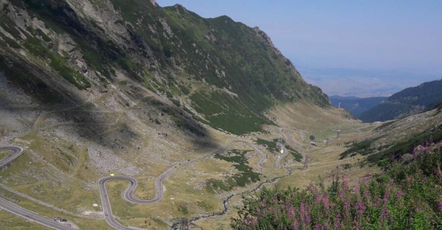 Brasov: Transfagarasan Highway-Balea Lake - Carta monastery - Navigating the Transfagarasan Highway
