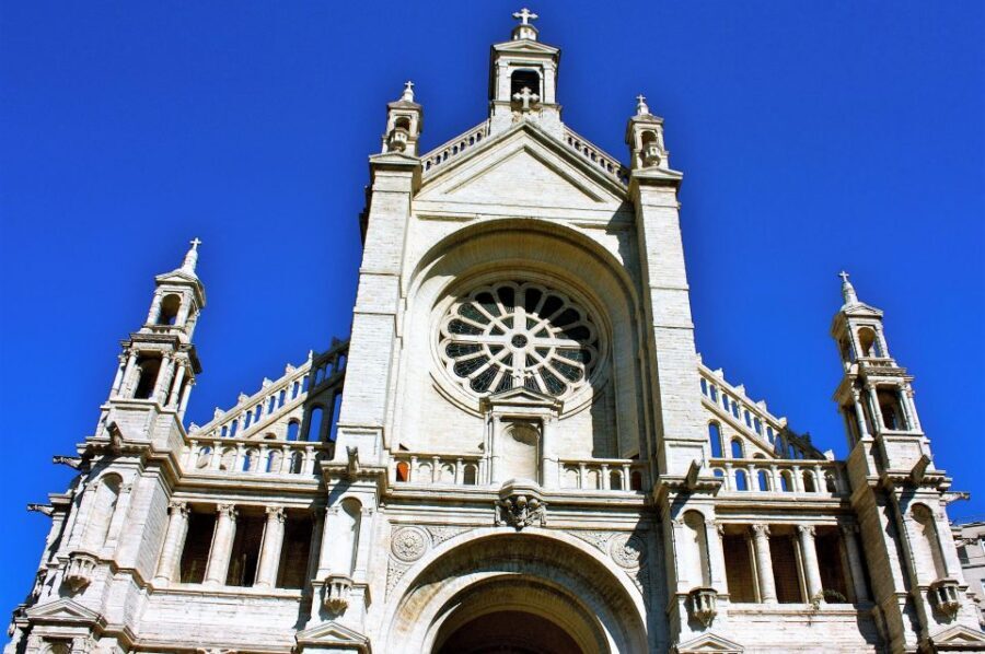 Brussels: Chocolate Workshop and Guided Walking Tour - The Guided Walking Tour: City Sights and Chocolate Stops