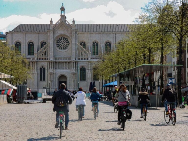 Brussels: City Highlights and Hidden Gems Bike Tour - Authentic Stories from Travelers
