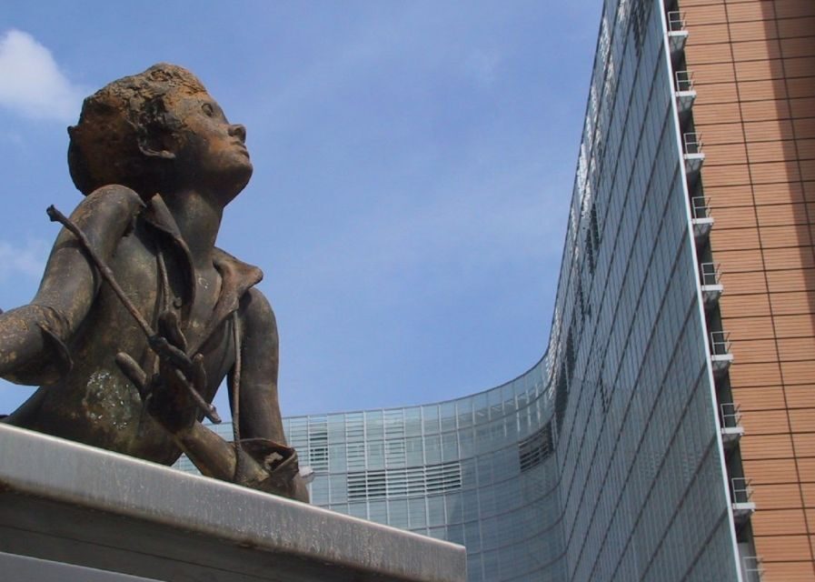 Brussels: Walking Tour from Central Station to Manneken Pis - Who Will Enjoy This Tour?