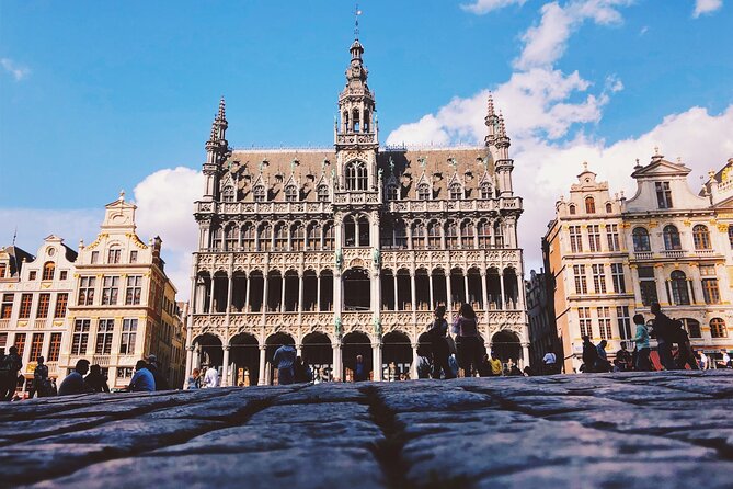 Brussels Walking Tour with Waffle Tasting: History and Delights - Key Points