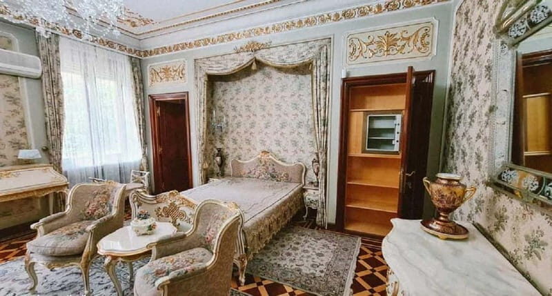 Bucharest : Parliament, Ceauescu Mansion & Village Museum - Practical Details & Tips