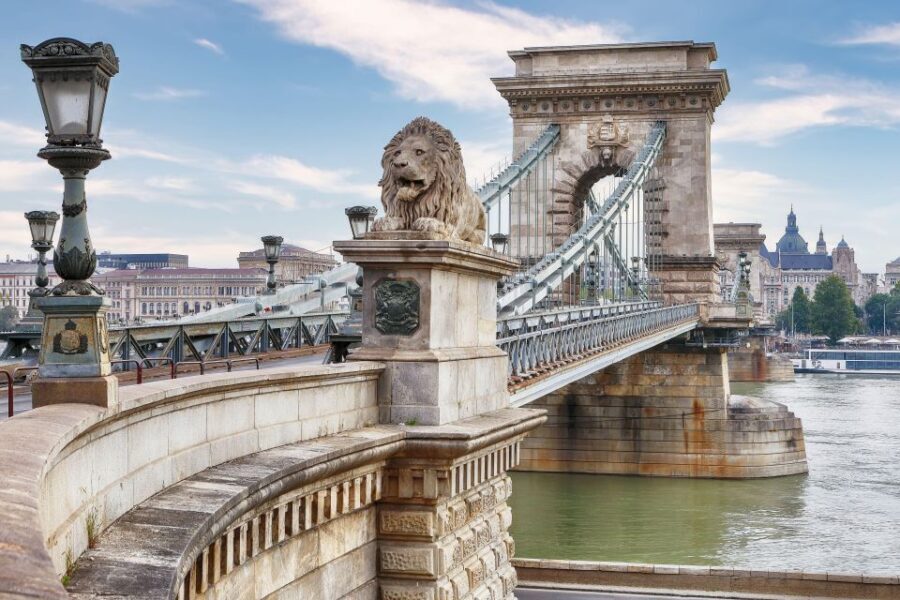 Budapest: Capture the most Photogenic Spots with a Local - The Stops in Detail