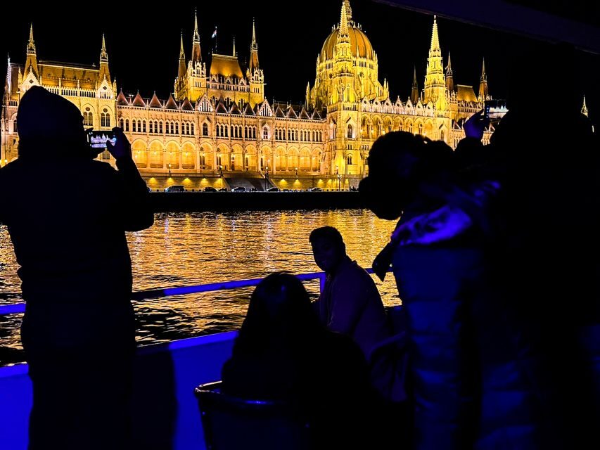 Budapest: City Highlights Cruise with Welcome Drink - A Closer Look at the Sights and Stops