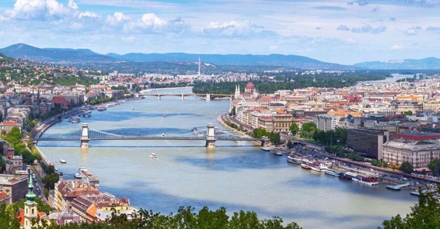 Budapest: Danube River Sightseeing Cruise with Audio Guide - What You Can Expect from the Cruise Experience