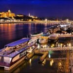 Budapest: Downtown Budapest Unlimited Booze Cruise - Drinks & Atmosphere