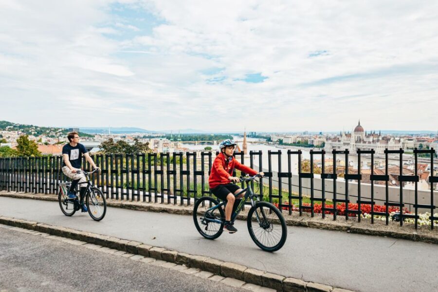 Budapest: Grand Sightseeing Bike Tour - Itinerary Breakdown: What You’ll See and Do