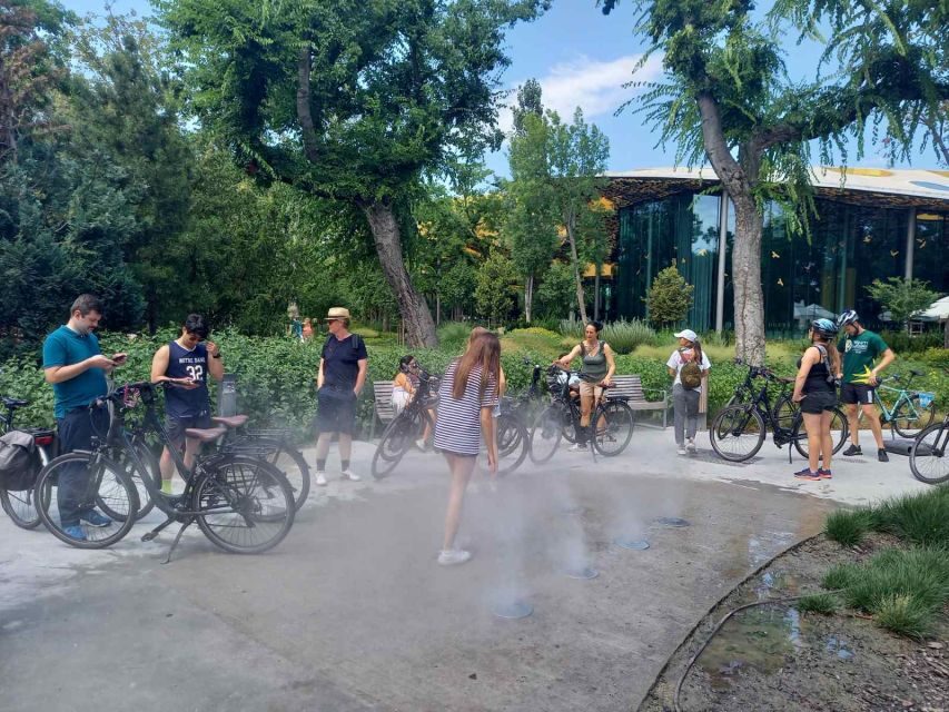 Budapest Highlights Bike Tour with a local guide - Starting Point: Easy and Accessible