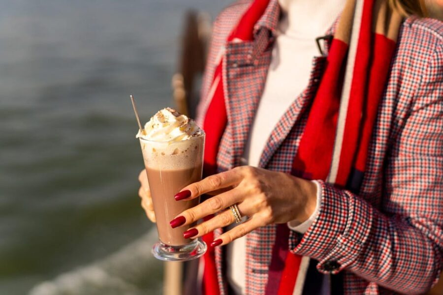 Budapest: Historic Cruise with Welcome Drink - Is This Tour Right for You?