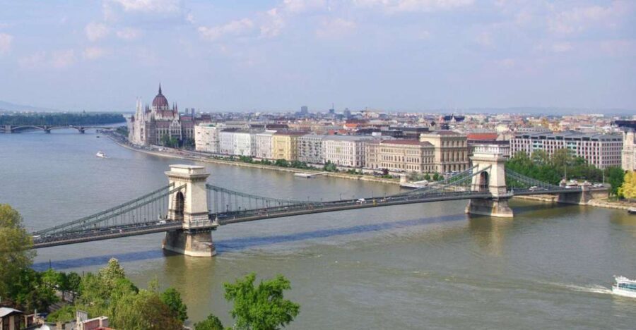 Budapest: Multilingual Highlights Tour - The Practicalities: What the Tour Includes and Doesnt