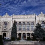 Budapest: Pest Side Walking Tour with Folk Music Performance - Architectural Highlights and Scenic Stops