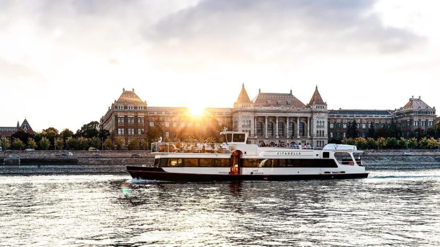 Budapest: Premium Sightseeing Cruise with Tokaj Frizzante - The Experience: What You Can Expect