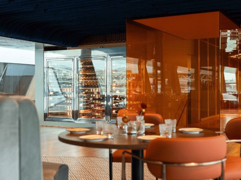 Budapest: Romantic Dinner Cruise-Live Music&Unlimited Drinks - Value for Money: What to Expect