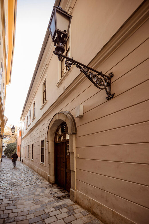 Budapest: The WWII Siege of Buda Castle & Bomb Shelter Tour - The Experience from Reviews