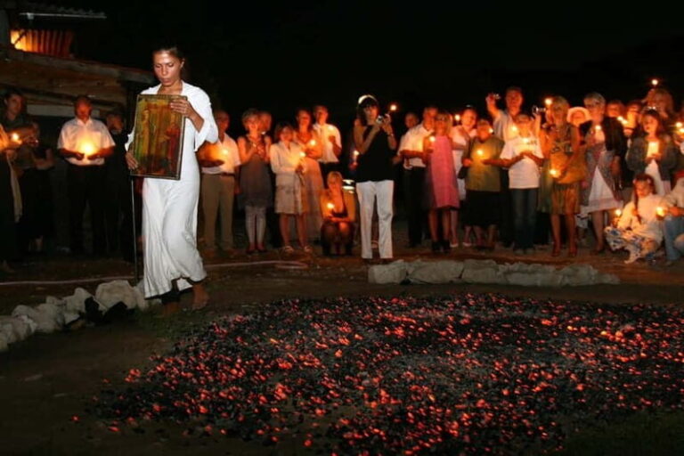 Bulgarian Evening: Traditional Restaurant & Folklore Program - Who Should Consider This Tour?