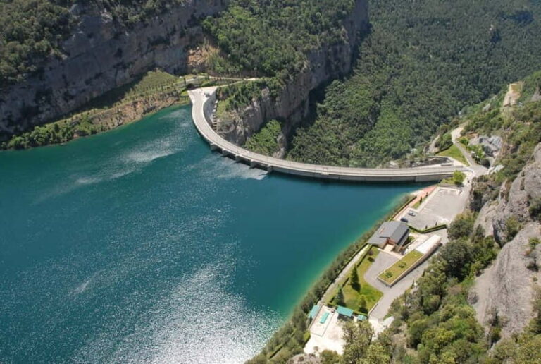 Bungee Jump from 122m + Transport from Barcelona - Who Will Love This Experience?