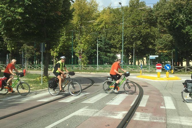 By bike on the Liberty Bridge - Who Will Love This Tour?