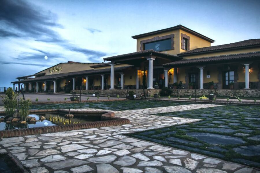 Cáceres: Winery Tour and Wine Tasting with Local Guide - What Makes This Tour Special