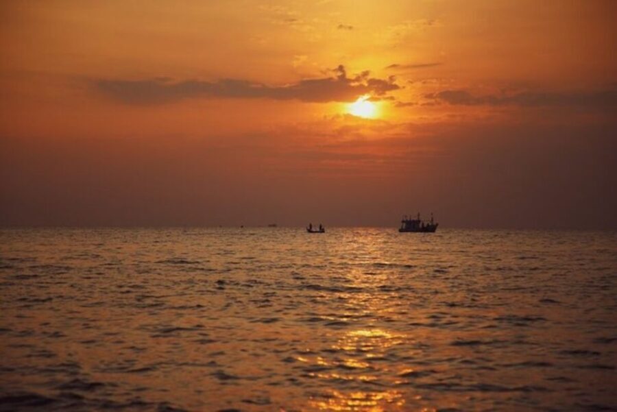 Cádiz: Private Sun Cruise for 2 with Aperitivo and Wine - Who Will Appreciate This Experience Most?