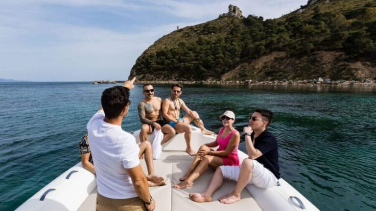 Cagliari: three-hour dinghy tour in the Gulf of Angeles - The Boat and Comfort Features