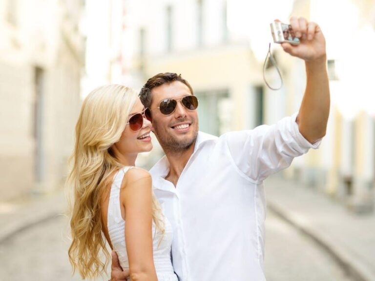 Cala Millor: AdventureDate, fun game, city walk for couples - Who Should Consider This Tour?