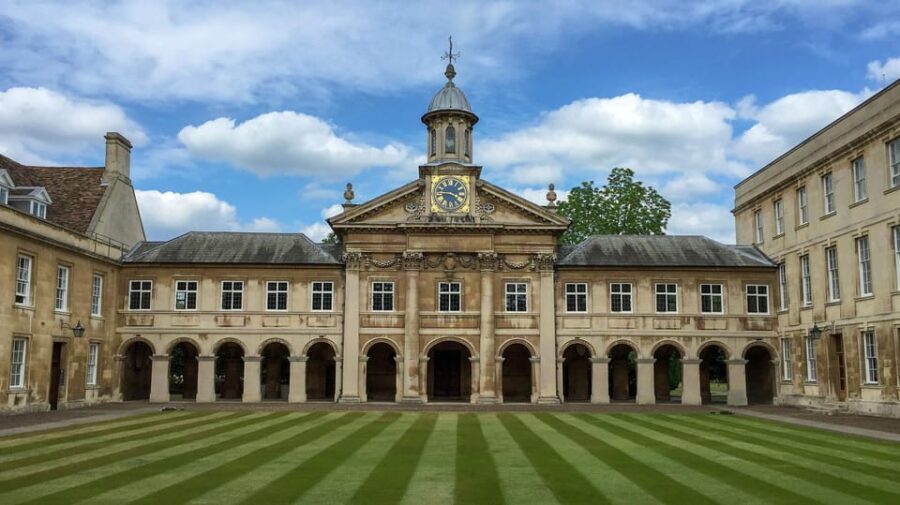 Cambridge: University Walking Tour - The Guides: Knowledge and Enthusiasm Matter