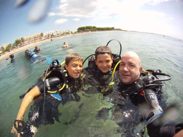Cambrils: club Scuba Diving for beginners with hotel pickup - The Experience and Practicalities