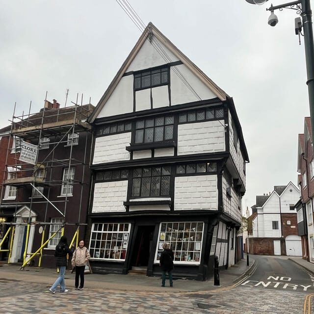 Canterbury: Private 2hr Walking Tour with a Blue Badge Guide - Customizable Itinerary: Your Tour, Your Story