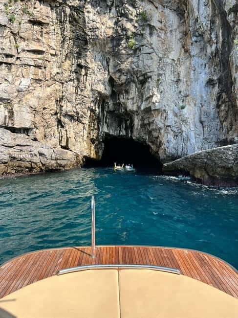 Capri: Premium Boat Tour and City Tour - All Inclusive - The First Stop: Grotta Bianca (White Cave)