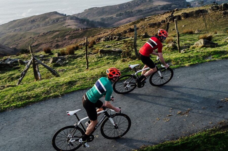 "CARESSING THE SEA" Road cycling guided tour. - Practical Details