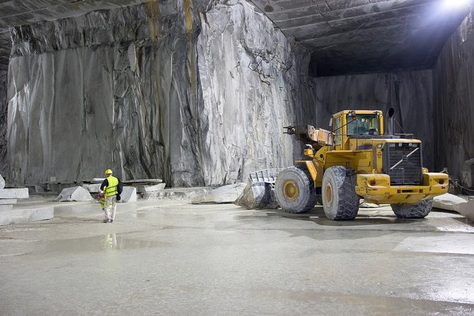 Carrara Marble Quarries Tour by Land Rover - Starting Point and Initial Ascent