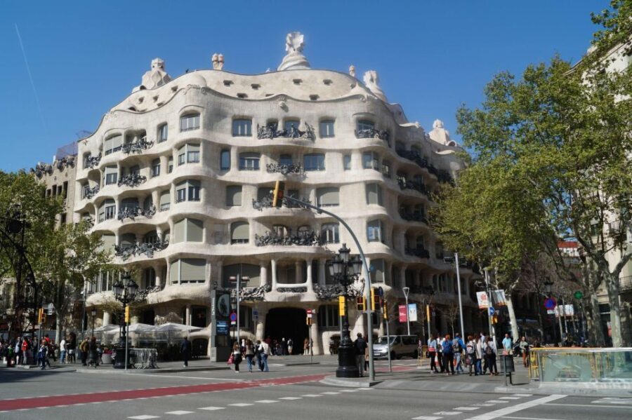Casa Batllo Fast-Track Tickets, Barcelona Architecture Tour - Breaking Down the Experience