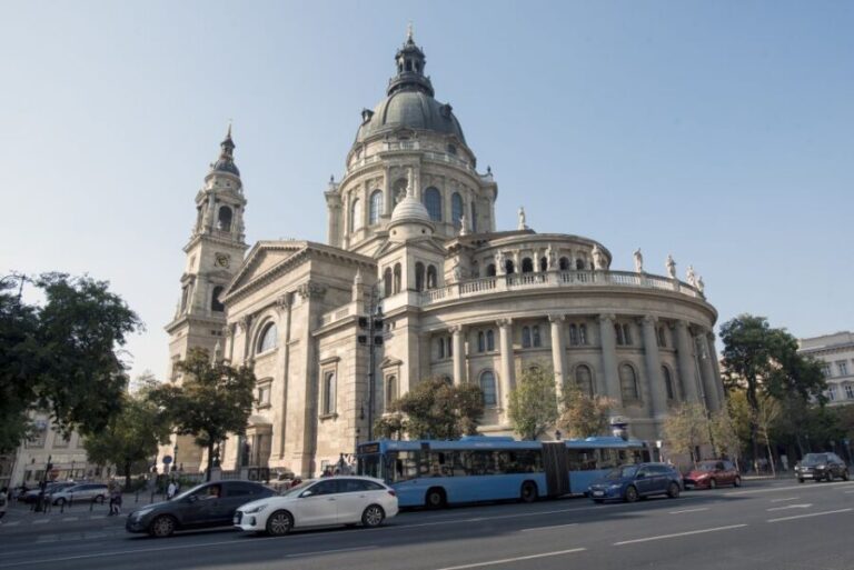 Castle District & Pest Driving Tour with Danube River Cruise - The Itinerary in Detail: What You Can Expect