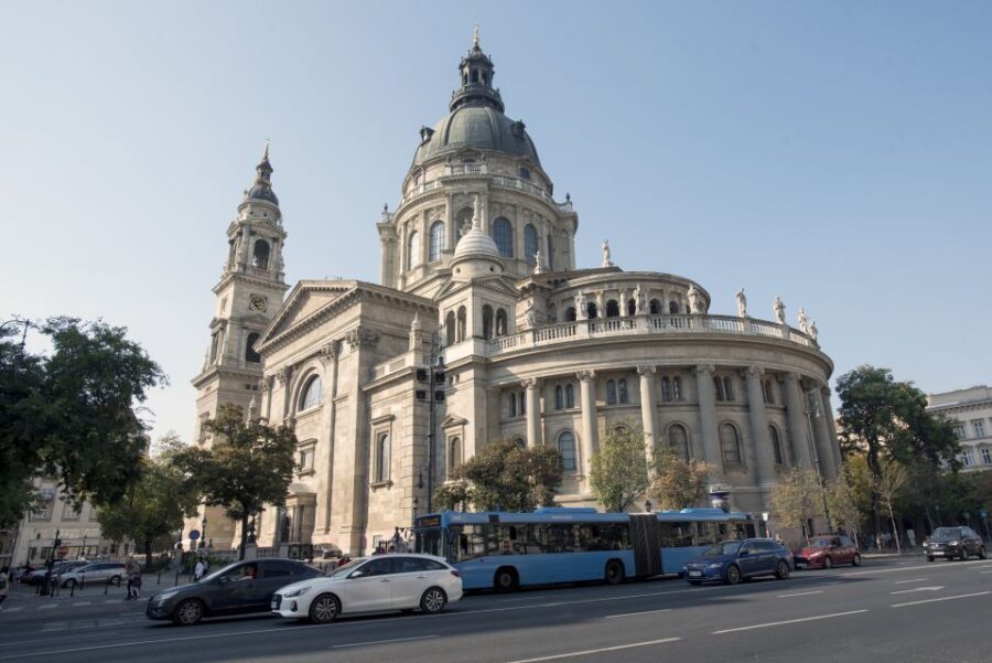 Castle District & Pest Driving Tour with Danube River Cruise - The Itinerary in Detail: What You Can Expect