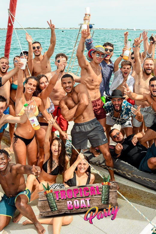 Catamaran Lucile | Famous Eat cata party - Who Is This Tour Best For?