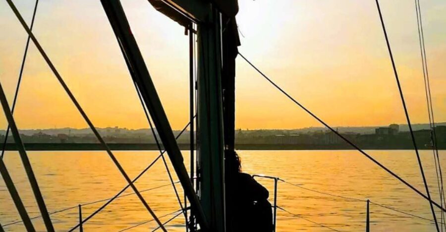 Catania: Guided Sunset Sailing Trip with Aperitif & Prosecco - The Value of This Experience