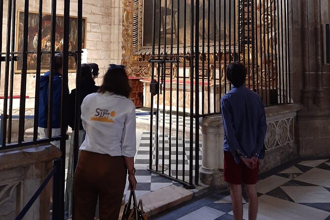 Cathedral and Giralda Guided Tour and Priority Entrance - Exploring the Cathedral in Depth