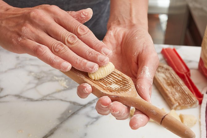Cesarine: Small group Pasta and Tiramisu class in Milan - Key Points