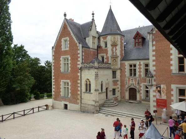 Chambord, Chenonceau, Da Vinci Castle Small group Trip from Paris - Exploring the Loire Valley: A Detailed Look at the Chambord, Chenonceau, and Da Vinci Castle Small-Group Trip