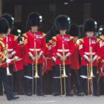Changing of the Guard & Royal Food Tour with 10+ Tastings - Who Is This Tour Best For?