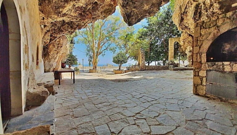Chania Unfiltered: Craft Beer Tasting & Hidden Cave Hike - Why This Tour Works Well