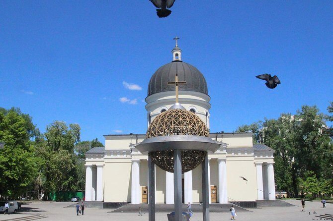 Chisinau Ghost Tour in Cemeteries - Who Should Consider This Tour?
